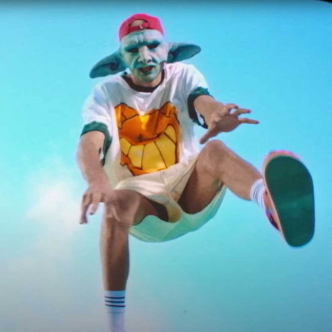 Cro zeigt sich mit neuer Maske! | BRAVO