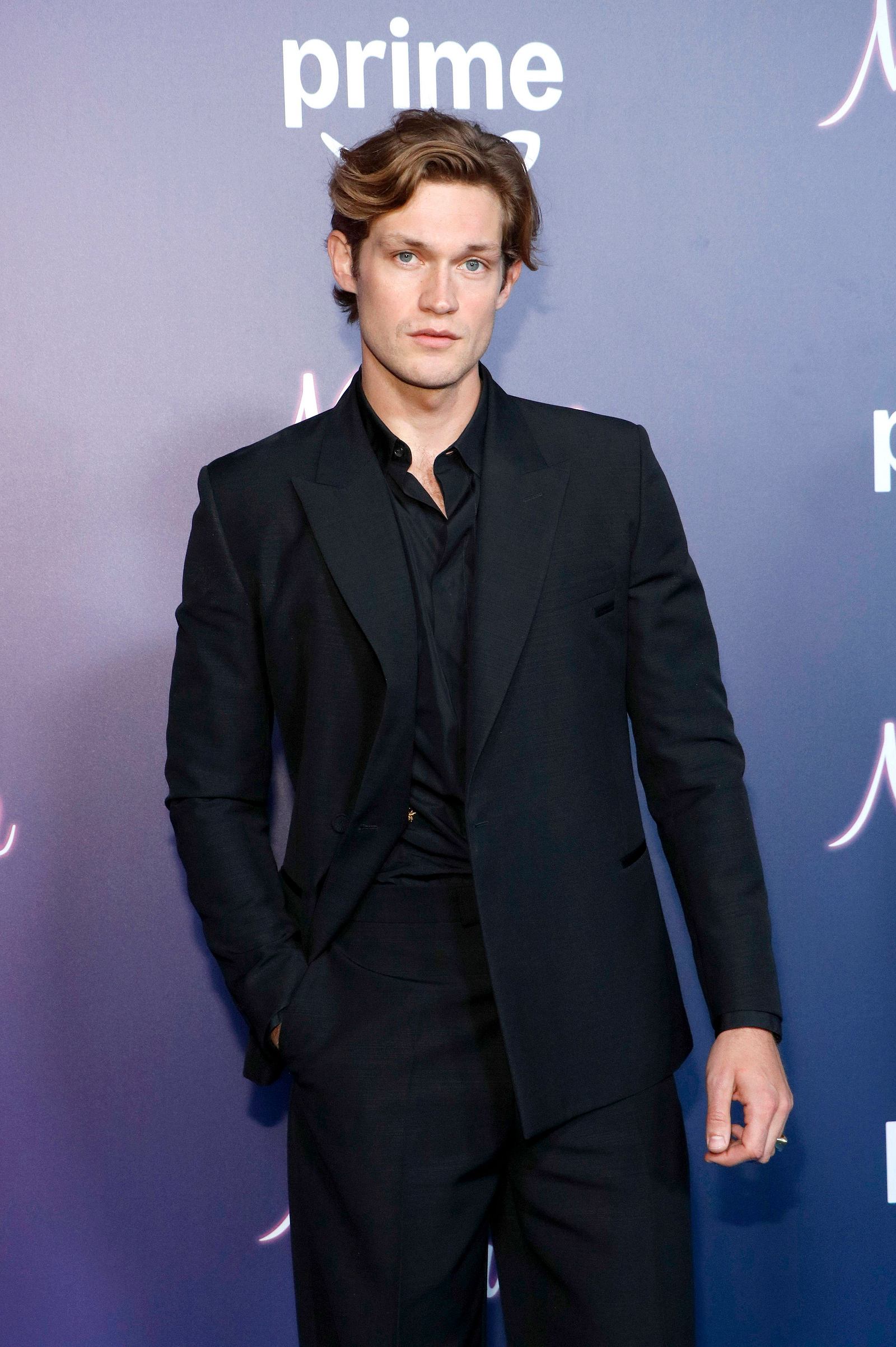 „Maxton Hall“-Star Damian Hardung spricht über Fan-Momente, die zu weit ...