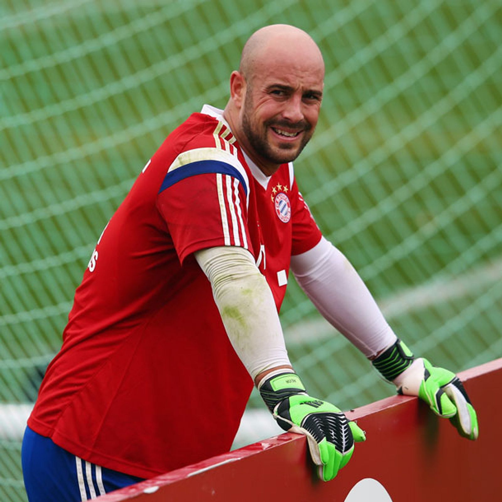 Transfergerüchte: Wechselt Reina zum SSC Neapel? | __Transfergerüchte ...