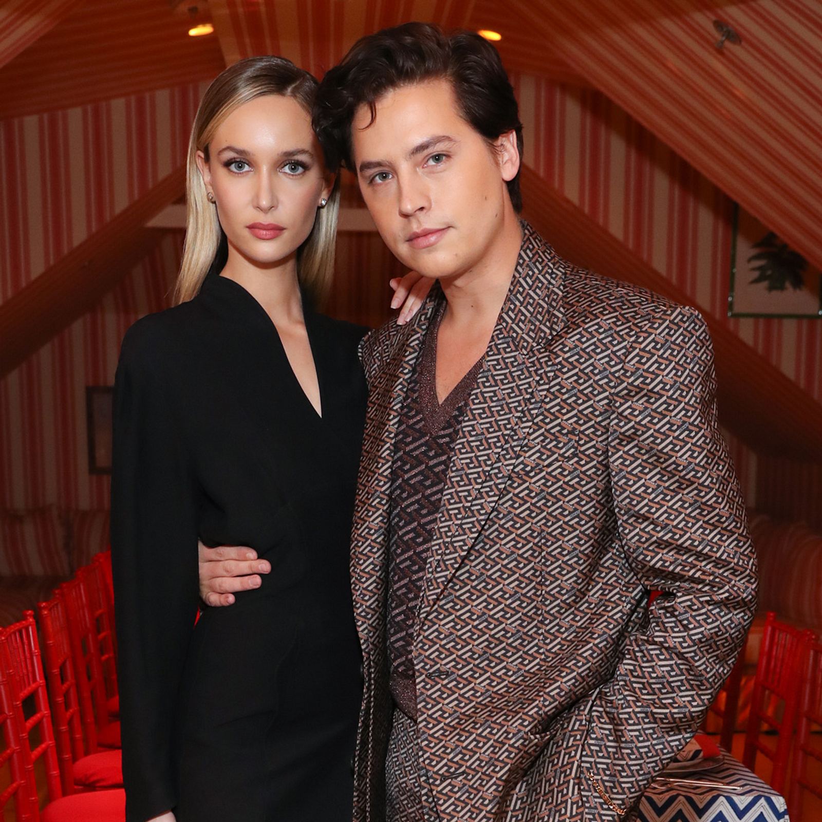 Stars, die 2021 zusammengekommen sind: Cole Sprouse und Ari Fournier ...