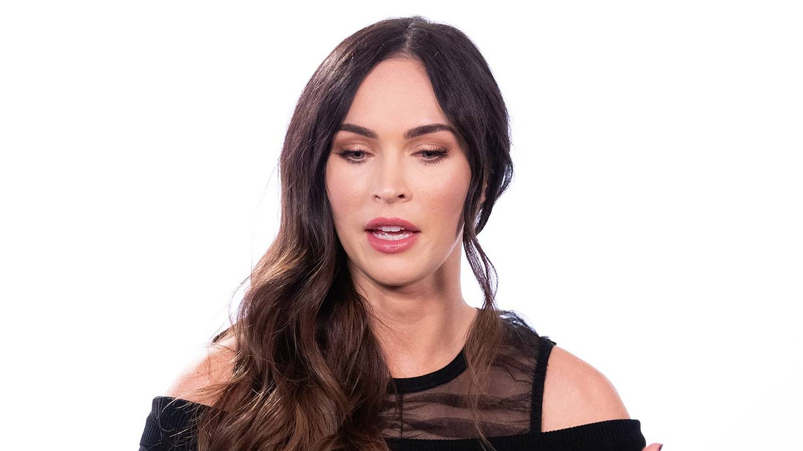 Megan Fox Daumen Was Hat Megan Sich Angetan? Ich Meine, Sie Ist