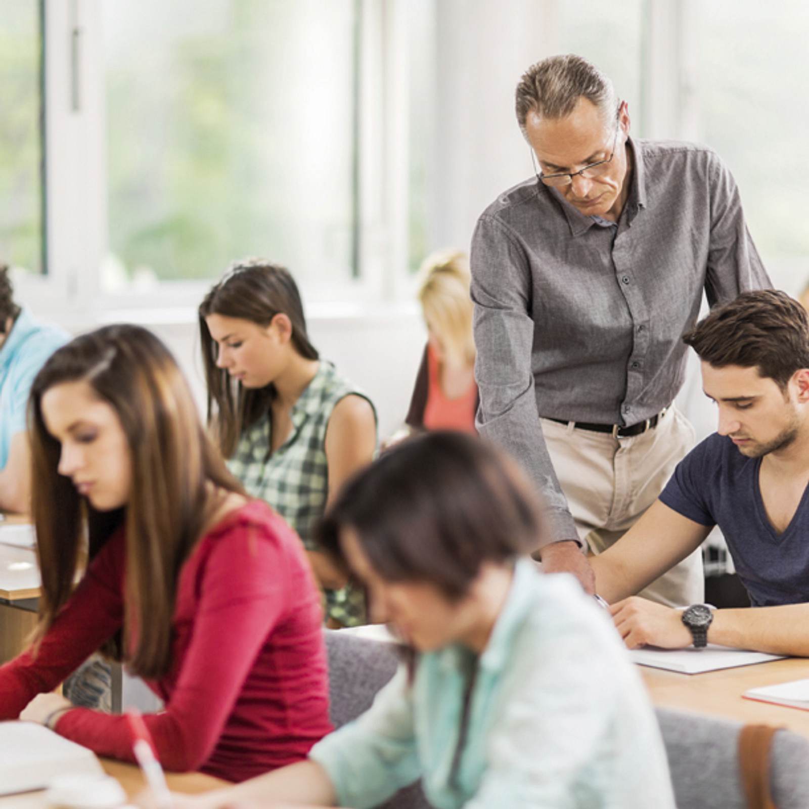 Ist Spicken erlaubt? Und wenn ja, wie? | BRAVO