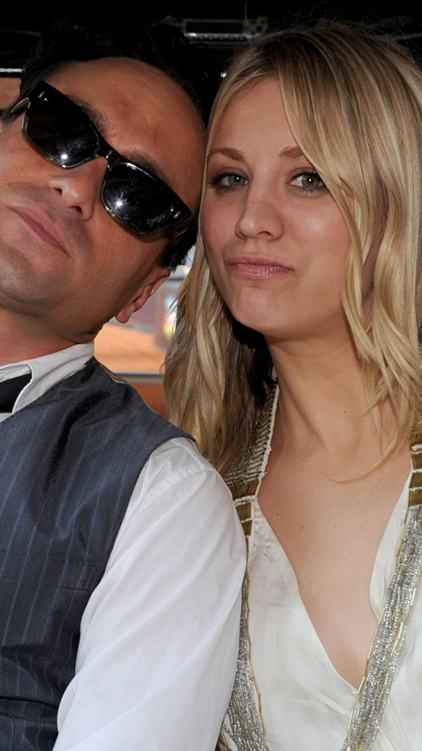 Kaley Cuoco E Johnny Galecki Si Frequentano Kaley Cuoco: Von Anfang An