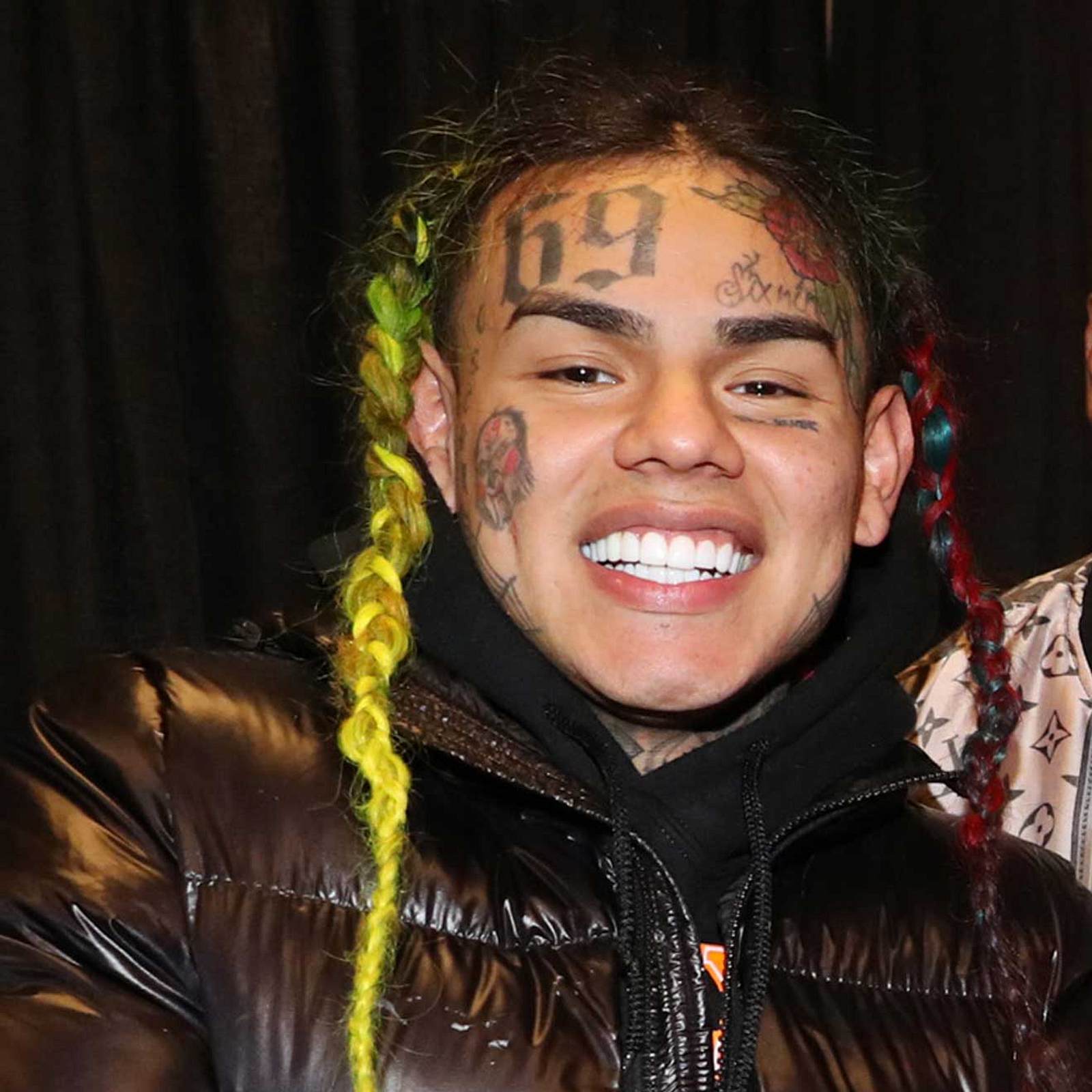 TikTok-Challenge: 6ix9ine verschenkt 10.000 Dollar | BRAVO